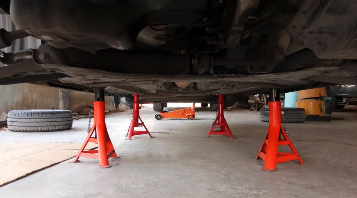 How To Use Jack Stands Properly - What You Need To Know To Stay Safe!