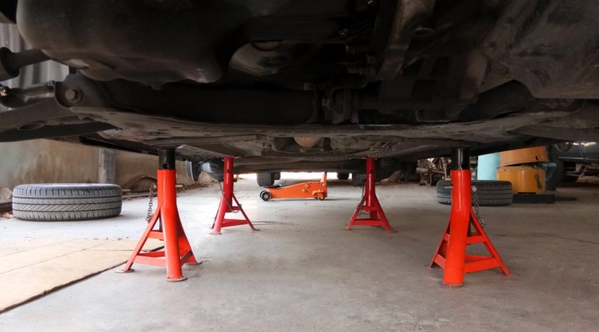 How To Use Jack Stands Properly - What You Need To Know To Stay Safe!