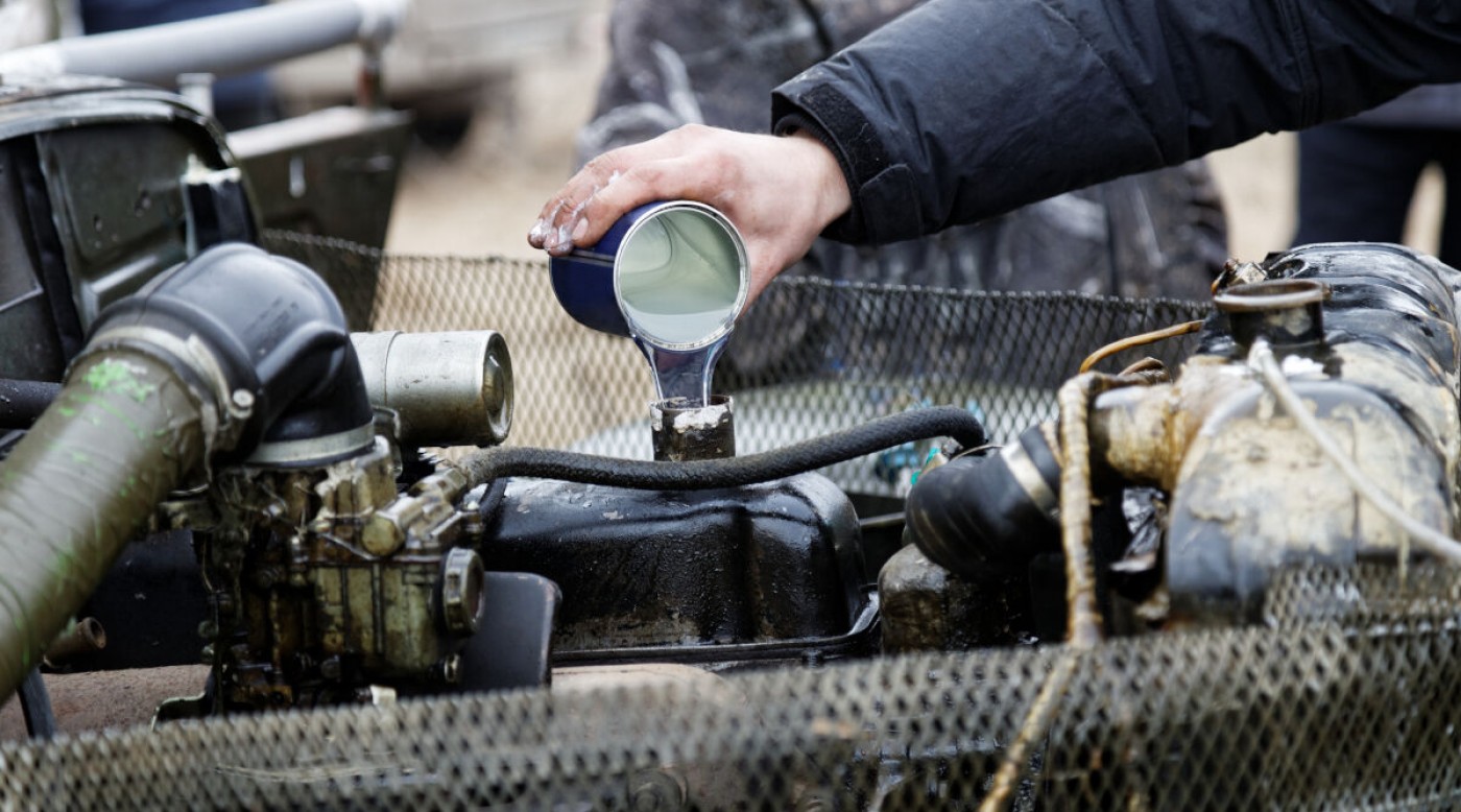 How to Check the Oil Level in Your Car - It's Simple, Anybody Can do it!